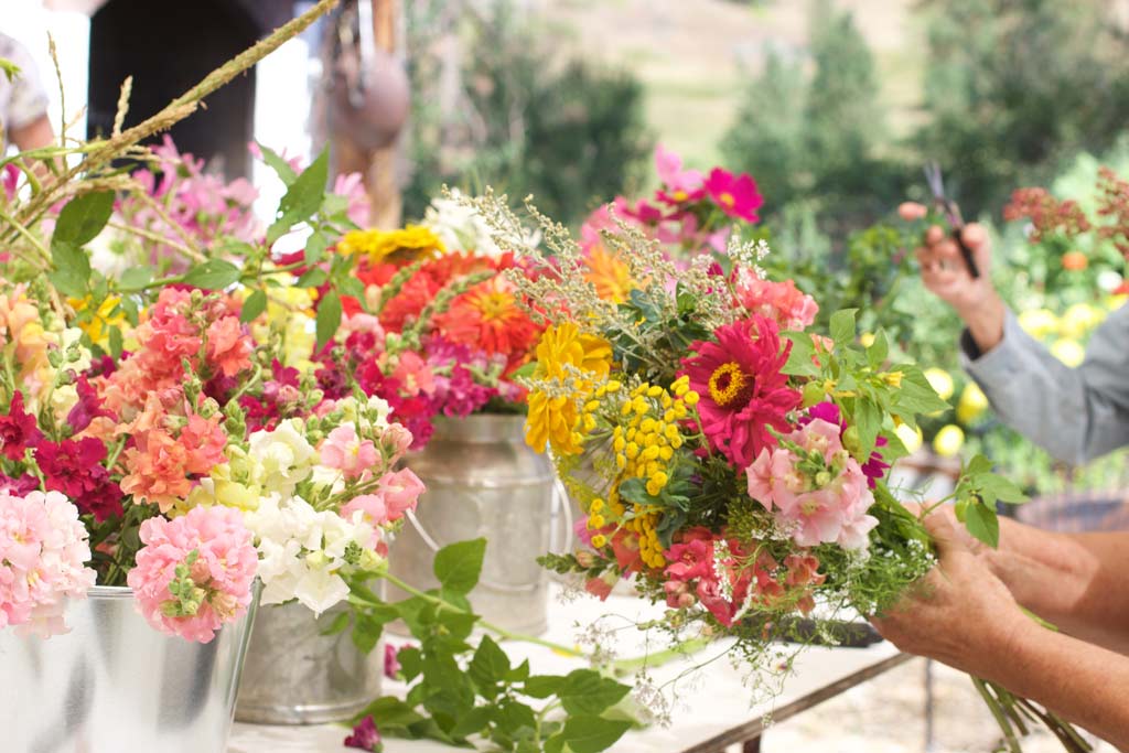 Slow Flower Workshop Flower Bar and Edible Flowers – Quillisascut